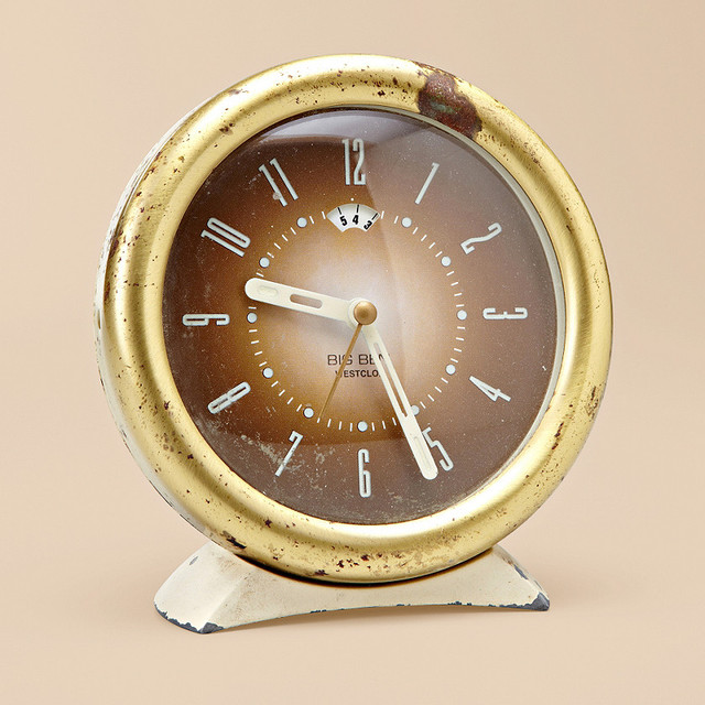 FOSSIL® Fossil Finds Back to Work:Our Favoritess Vintage Desk Clock ...