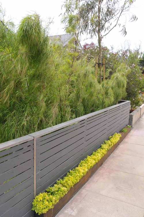 Was this fence built with hardie board?